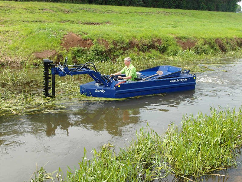 Berky mowing boat 6310: Nereus 150 - compact & powerful